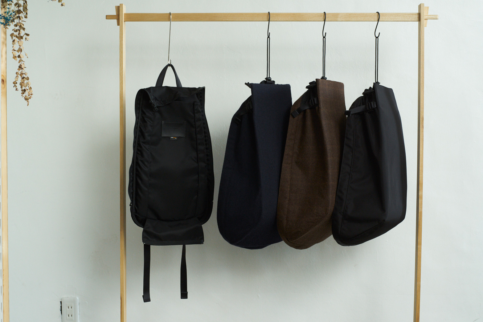 CONTAINER CARRYING TOOL